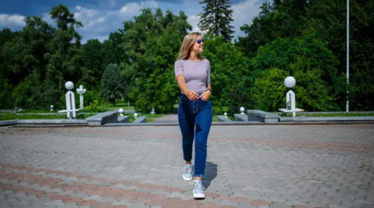 What Are The Differences Between High Rise VS High Waisted Jeans?